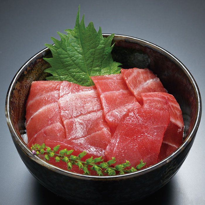 内容／本鮪切り落としミックス70g×4袋 箱サイズ／250×210×130mm 賞味期限／冷凍30日 築地・豊洲（東京都中央卸売市場）で40年以上続くまぐろ専門卸・築地ホクエイから、天然本鮪の切り落としを1食分の個包装にしてお届け。 解凍し...
