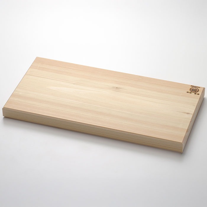 内容／百年檜まな板　大　(約470×240×30mm) 1枚 箱サイズ／470×240×30mm 和歌山県広川町の山奥で育った樹齢約100年のヒノキ。 ヒノキには自然の殺菌、抗菌力があるため、無垢の一枚板でできているこのまな板は、自然と雑菌...