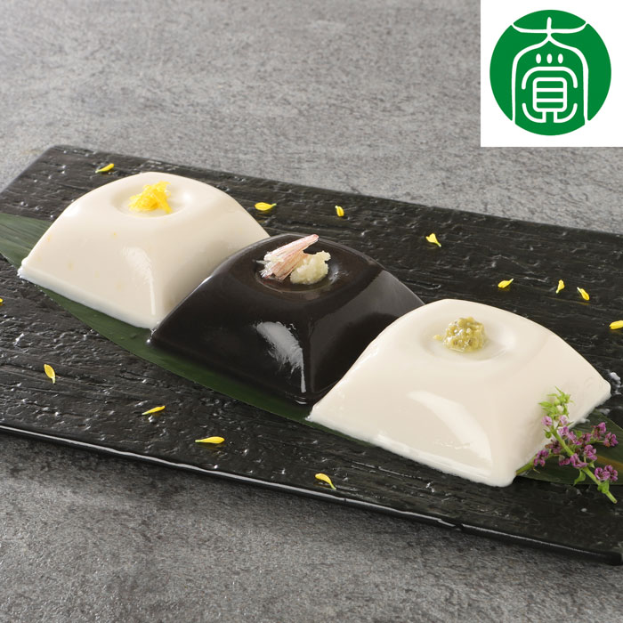 内容／ごま豆腐・ゆず入りごま豆腐・黒ごま豆腐 各100g×3個 箱サイズ／250×260×40mm 賞味期限／常温90日 【商品の出荷期間】　8月8日まで 高野山で修行僧の滋養食として珍重され、大切に育まれてきた伝統食が、高野山ごま豆腐。風...
