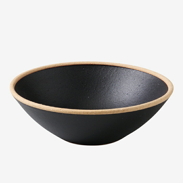 1個の仕様 商品サイズ／φ17×H5.5cm 商品容量／575ml 商品重量／310g 材質／陶器 産地／波佐見 荷姿／ダンボール箱 玄（くろ）　 うつわの中の色彩が最も引き立つように技巧を凝らした艶消しの黒。 玉縁部分がフレームのように一...