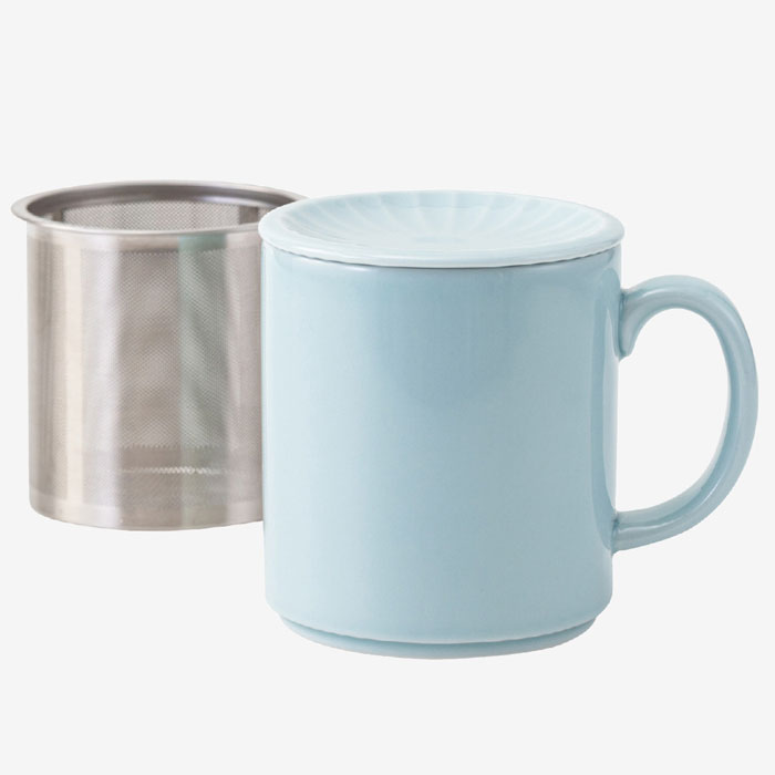 1個の仕様 商品サイズ／マグ：φ8×H9cm　、　豆皿（蓋）：φ8×H1cm 商品容量／330ml 商品重量／330g 材質／磁器 産地／波佐見 荷姿／トムソン箱 マグカップ、茶こし、豆皿の3点が揃ったシンプルで美しいティーセット。 ギフト...
