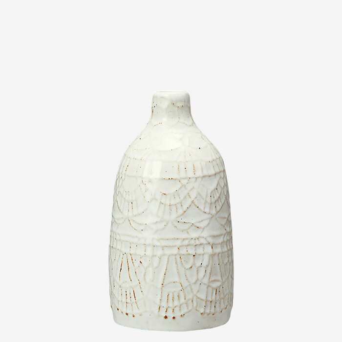 1個の仕様 商品サイズ／φ6×H11.5cm 材質／陶器 商品容量／210ml 商品重量／120g 荷姿／色ダンボール箱 産地／波佐見 “小さな装飾敷布”を意味する“doily”は、長岡千陽（工房京千）とのコラボレーションから生まれました。...