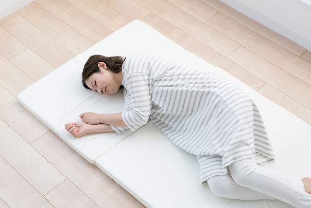 商品説明サイズ(cm)：91×192×4　厚み(mm）：40素材：側生地：ポリエステル100％ 中材：ウレタンフォーム機能：-洗濯：洗濯機不可すべり止め：なしホットカ−ペット床暖房：‐原産国：日本マットレス選びでどれがいいかお悩みのあなたへ...