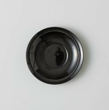 50〜60年代アメリカのひなびたローサイドのカフェで使われていたような大衆食器をヒントに、機能的で洗いやすく、少々雑に扱っても大丈夫な実用的な形にしました。江戸時代、高級品だった磁器食器を、日本で初めて庶民の日常食器として生産した波佐見焼の...