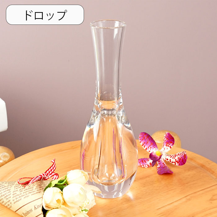 見た目はガラスなのに割れない・壊れない新感覚の花瓶 安心して使える割れない花瓶家電製品やカメラなどに使われているプラスチックの一種で、プラスチックの中でも最高の耐衝撃性を持つポリカーボネート製の花瓶です。航空機の窓にも使用されているポリカー...