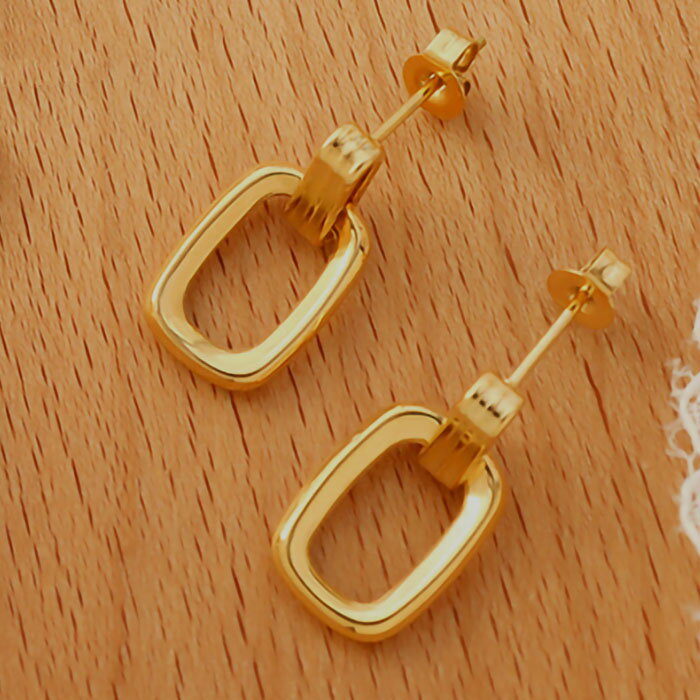 ■商品詳細■ ・サイズ 横 約10mm×縦 約20mm ・素材：サージカルステンレス ・ブランド：komichi accessory(コミチ アクセサリー) 【金属アレルギー対応】 ◆関連キーワード ピアス ステンレス レディース 金属アレ...