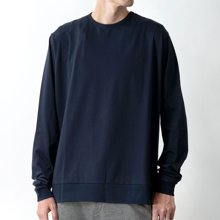 商品詳細 アイテム説明 ・ストレッチの効いたクルーネック長袖Tシャツ ・リラックス感のある少しゆるめのシルエット ・さらりとした肌触りで快適に着用可能 ・シンプルな無地デザイン ・袖口と裾のリブが高級感を醸し出し全体を引き締めるとともにアク...