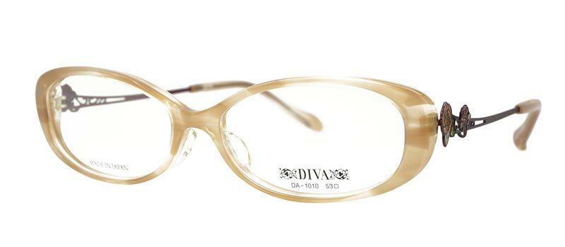 【フレームサイズ】レンズの横幅53mmレンズの縦幅30mm鼻幅15mmフレームの横幅133mmテンプルの幅138mm【フレーム素材】フロントアセテートテンプルステンレス【その他】産地JAPAN付属品当店オリジナルケースセリートDIVA（オペ...