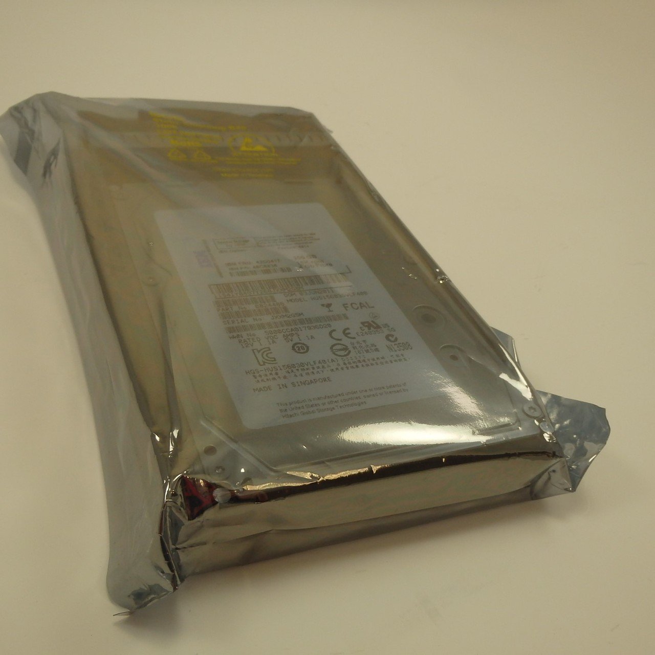 IBM-IMSourcing 300 GB 3.5インチ 内蔵SAN ハードドライブ (42D0417)