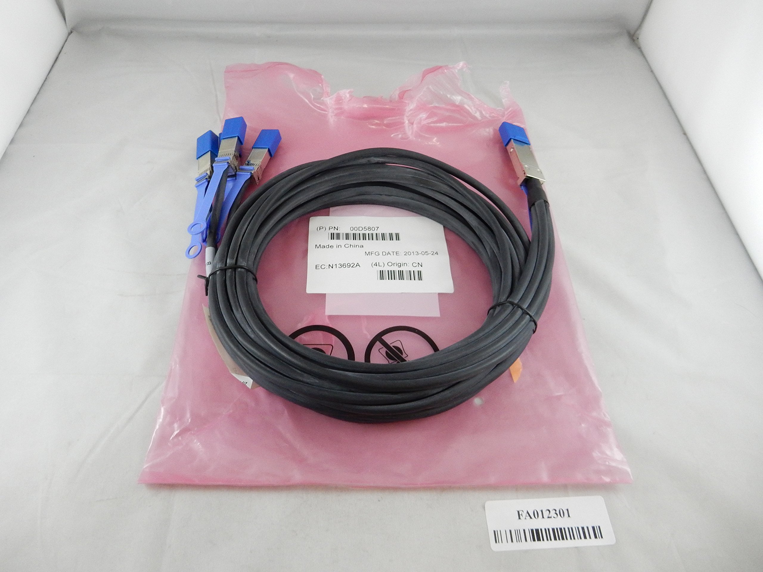 レノボ・ジャパン IBM BNT 3M QSFP+ DAC ブレイクアウトケーブル 49Y7887