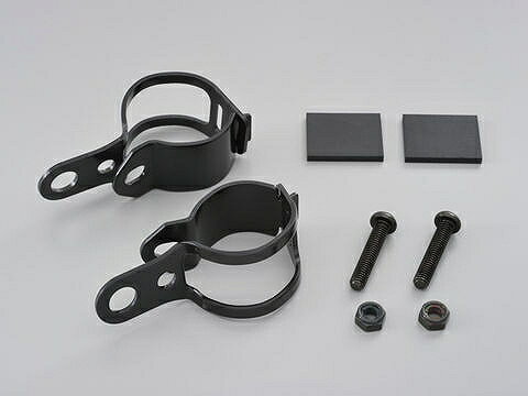 【DAYTONA(デイトナ)】 68074 GIVI Z1648R リフレクター品番68074カラーブラックサイズφ30〜φ39タイプスチール製説明ステー等を介さずにシンプルな取り回しができるフォーククランプタイプのウインカー取付バンド。ウ...
