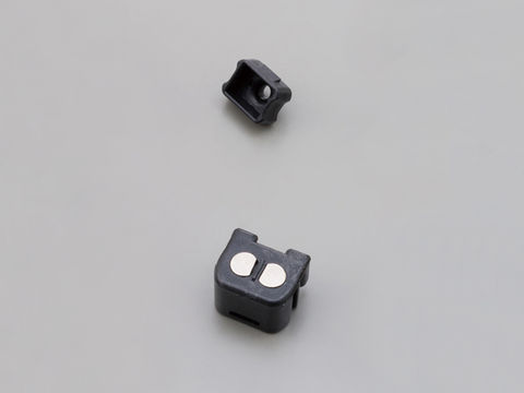 【DAYTONA(デイトナ)】 79313 GIVI 【Z1081】シェルコンタクト品番79313カラー-サイズ-タイプ-説明・BOX上蓋の接点。備考-注意事項-商品の詳細な情報については、メーカーサイトでご確認ください。商品及び品番は予告...