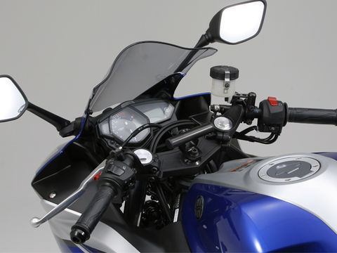 【DAYTONA(デイトナ)】 92750 マルチバーホルダー ステムホールクランプ【品番】92750【カラー】ブラック【サイズ】【タイプ】ショートロータイプ【説明】ハンドル周辺に装着物を取り付けるのに便利なマルチバーホルダーに、長さ100...