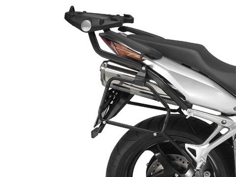 【重要】GIVIボックス専用品。他社製ボックスの装着は保証対象外。適合車種 VFR800V-TEC('02-'11)※ 大型のアルミ製ケースなど重量のあるハードケースを装着する場合、ケース自体の重量も積載量に影響します。積載重量を超えた状態...