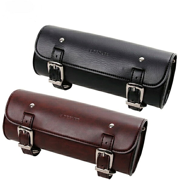 品　番：DTB-2カラー：ブラック、ブラウン素　材：シンセテックレザーサイズ：横30×φ12(cm)容量：2.5L付属品：取付ベルト×2本注意点■取付け、ご使用時の注意点■▼経年変化やご使用による製品の劣化・損耗は避けられません。▼製作時期...