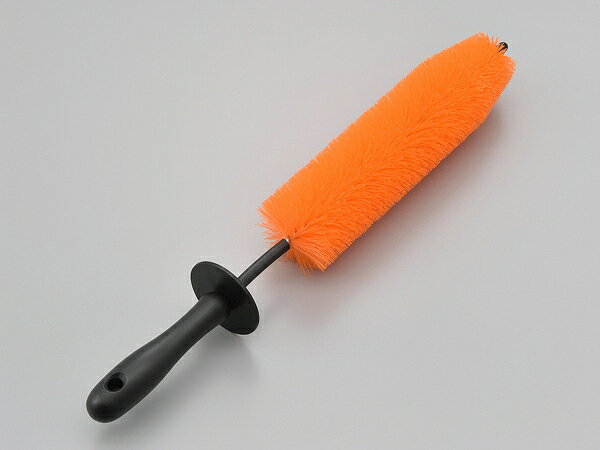 全長を長く、細くすることで奥まった部分も洗えるようになりました。エンジンやサスペンションなど、手が入りにくい場所の洗車に最適。ブラシを折り曲げて作業できます。ブラシ先端には傷防止用カバーがついているので、車体を傷つけず安心です。商品の詳細な...