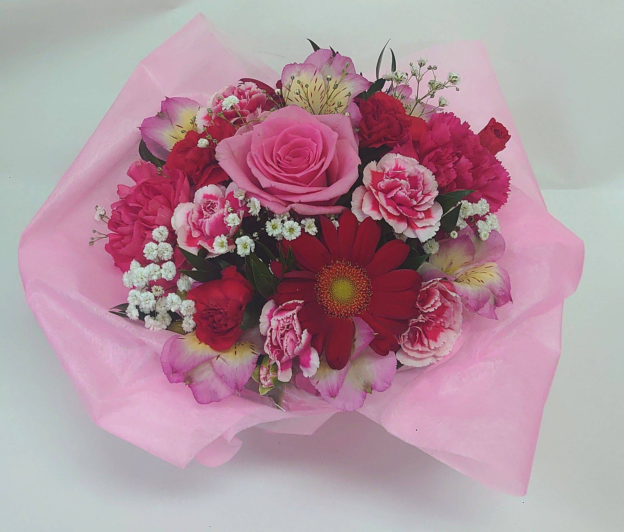 ギフト対応 最短出荷日 ご注文より3営業日前後 日付・時間指定 日付・時間指定可（※ただし母の日期間は指定不可） 使用花材 お花はお任せとなります。 季節のお花でお作りいたします。商品画像は作例です サイズ 高さ約20センチ　横幅約20セン...