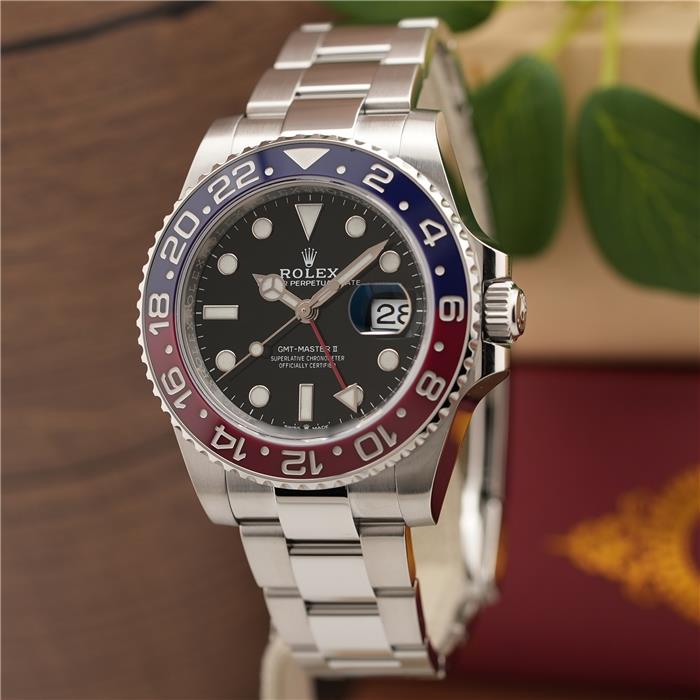 おすすめポイントロレックス GMTマスターII 126710BLRO オイスターブレスレット ROLEX2018年の復活を経て、2021年にオイスターブレスレット仕様が追加された人気モデル「126710BLRO」。通称“ペプシ”と呼ばれるブ...