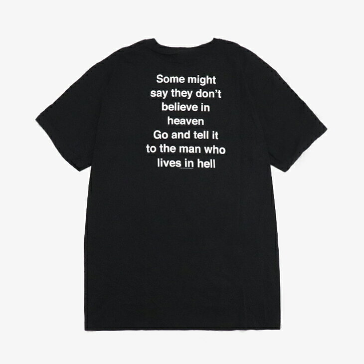DISCRIPTION -製品説明- 伝説的ブリットポップバンド「Oasis（オアシス）」の公式ライセンス半袖Tシャツ。 全英シングルチャート1位を獲得した名曲『Some Might Say』の印象的な歌詞（"Some might say ...
