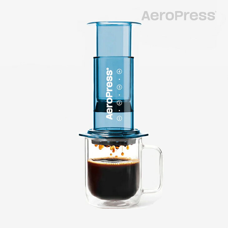 DISCRIPTION -製品説明- アメリカのアウトドア・スポーツ玩具メーカー「AeroPress, Inc.」（アメリカ エアロプレス）が開発した、空気圧を利用したコーヒー抽出器具「エアロプレス」。 空気圧抽出は過度な苦みを抑えてコーヒ...