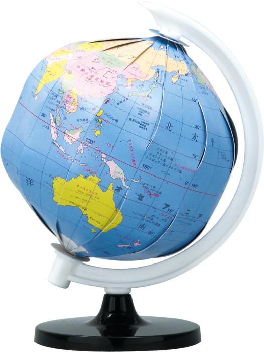 009796 ペーパークラフト地球儀 ￥759（税込） ￥690（税抜） 自分で組み立てるペーパークラフト小型地球儀！ # 仕様 完成サイズ/φ約106×115×160mm、球径約φ106mm　縮尺約1/120,000,000 # 商品サイ...