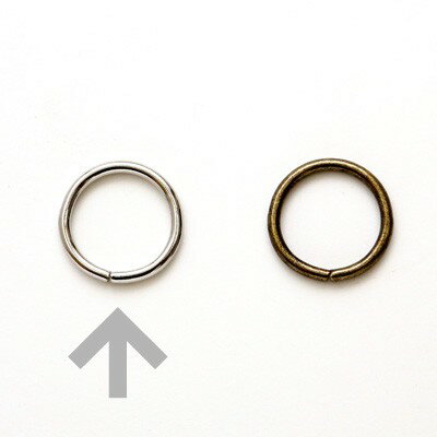 閉じた輪金具です。つなぎ金具として使えます。 カラー：ニッケルメッキ サイズ：内径21mm×径の太さ3mm 入数：4個入 発売元：SEIWA/セイワ/誠和 ■ご注意 サイズは製造時の誤差が生じる可能性があります。 ※掲載写真、色見本の色はデ...