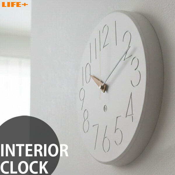 ■商品について 静けさを纏う、北欧のエッセンス。 「Smuk（スムーク）」は、ポリレジンの滑らかな質感とウッドの針が織りなす、やさしい雰囲気のウォールクロックです。 文字盤には繊細な凹凸で数字とロゴを刻み、光の加減で表情が変わる立体感を演出...