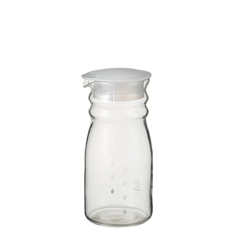 商品詳細 持ちやすい形状で、冷蔵庫のドアポケットに収まるサイズです。 口が広いので洗いやすく、いつまでも清潔に使えます。耐熱ガラス製なので、色やにおいも移りにくく、熱湯洗浄・食器洗い乾燥機の使用もOKです。 ※個箱には入っていない商品です。...