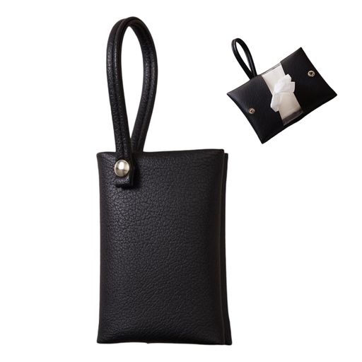 【製品の詳細】折り畳み時のサイズ:横9.5x縦6.5 x 厚さ3cm、展開時の長さ13.5cm、重量:23g、素材:PUレザー。※この製品はポケットティッシュ専用サイズです。他サイズのティッシュや箱型ティッシュには非対応です。 【防水PU素...