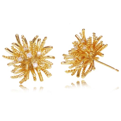 金属アレルギー対応]18Kゴールドメッキ銅 + CZジルコニア+スタッド シルバーのシルバーです 【きれいめ華やかデザイン】二重に広がるリングピアスの片方にジルコニアを敷き詰め、温かみのあるリング本体と、輝くジルコニアをミックス。サイズにも...