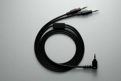 T3-01用の純正ヘッドホンケーブルです プロ仕様のケーブル 丈夫な素材でできています 耐久性に優れています レコーディングの現場での使用を想定