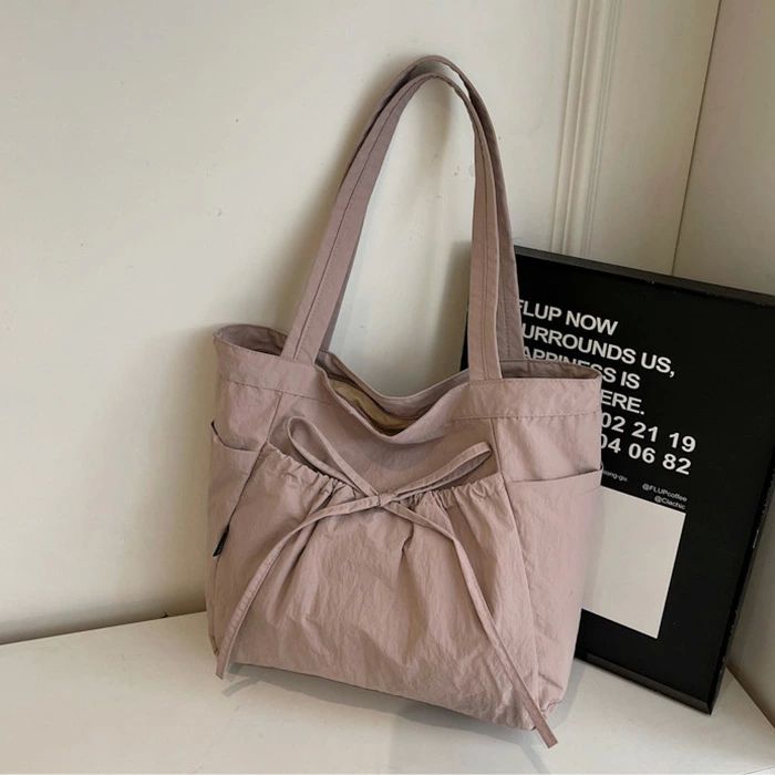 商品情報 商品名 トートバッグ レディース 軽量 ポケット多い ナイロンバッグ 撥水 大きめ ショルダーバッグ 肩掛けバッグ ワンショルダー トート バッグ ナイロン製 通勤 通学 肩掛け バッグ かばん 手提げ シンプル カジュアル 上品...