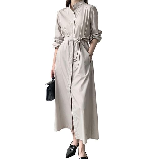 【大人上品可愛らシャツワンピース】大人上品ロングシャツワンピースが新登場。立ち襟で小顔に見えるとってもおしゃれでかわいい。そして体にほどよくフィットしたラインの出るワンピースのため、足首くらいがちょうどキレイに体が見えるというのもいいですね...