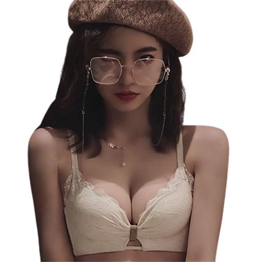 フロントホックでバストボリュームを調節して谷間メイク!中心に寄せてセクシーな谷間作っていただけます。 柔らかい質感の生地がお肌に優しくノンワイヤーだから苦しい締めつけ感を感じません。 アンダー部分はノンワイヤーで、肌あたりもやわらかくて、長...