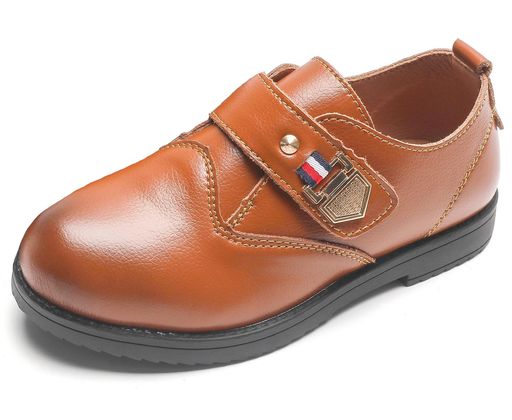 上質な合成皮革より作られ、天然革のような美しい艶を放ち、高級感が溢れ、足元の華やかさを演出します。また、優れた柔軟性で摩擦や刺激はなく、子供の足に馴染みやすく、フィット感よく履いて頂けます。 つま先が丸くデザインされ、窮屈感なく足を優しく包...