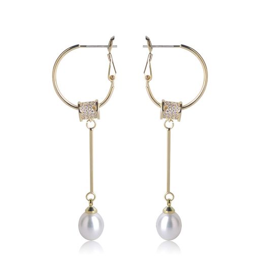 [デザイン]:簡単な丸にゆらゆらと揺れる淡水パールを飾り付け、キラキラしてるゴージャスなジルコニアが人目を奪います。本真珠の輝きが耳元を優しく照らし、女性の魅力を引き立てます。 [サイズ]:長61MM幅19MM重量3g [材質]:高品質ジル...