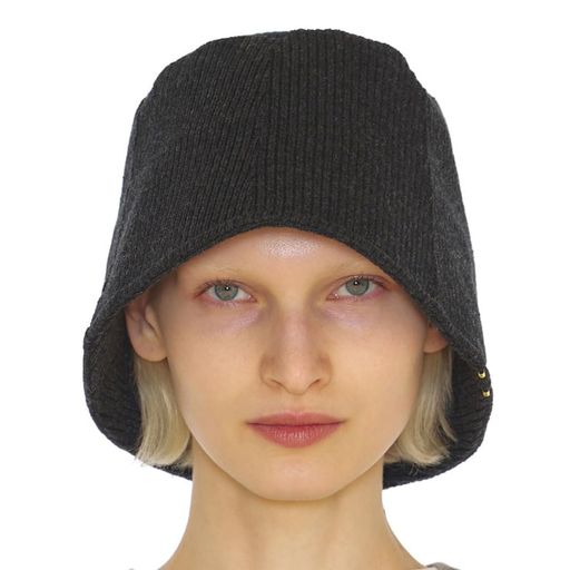 生地:ストライプ柄のニット素材で、秋冬に被りやすい厚みのある帽子なので、様々なアウターとコーディネートしやすいアイテムです。 【パッカブルデザイン】バケットハットのような見た目ですが、つばがなく柔軟性があり、簡単に折りたたんで収納・持ち運び...