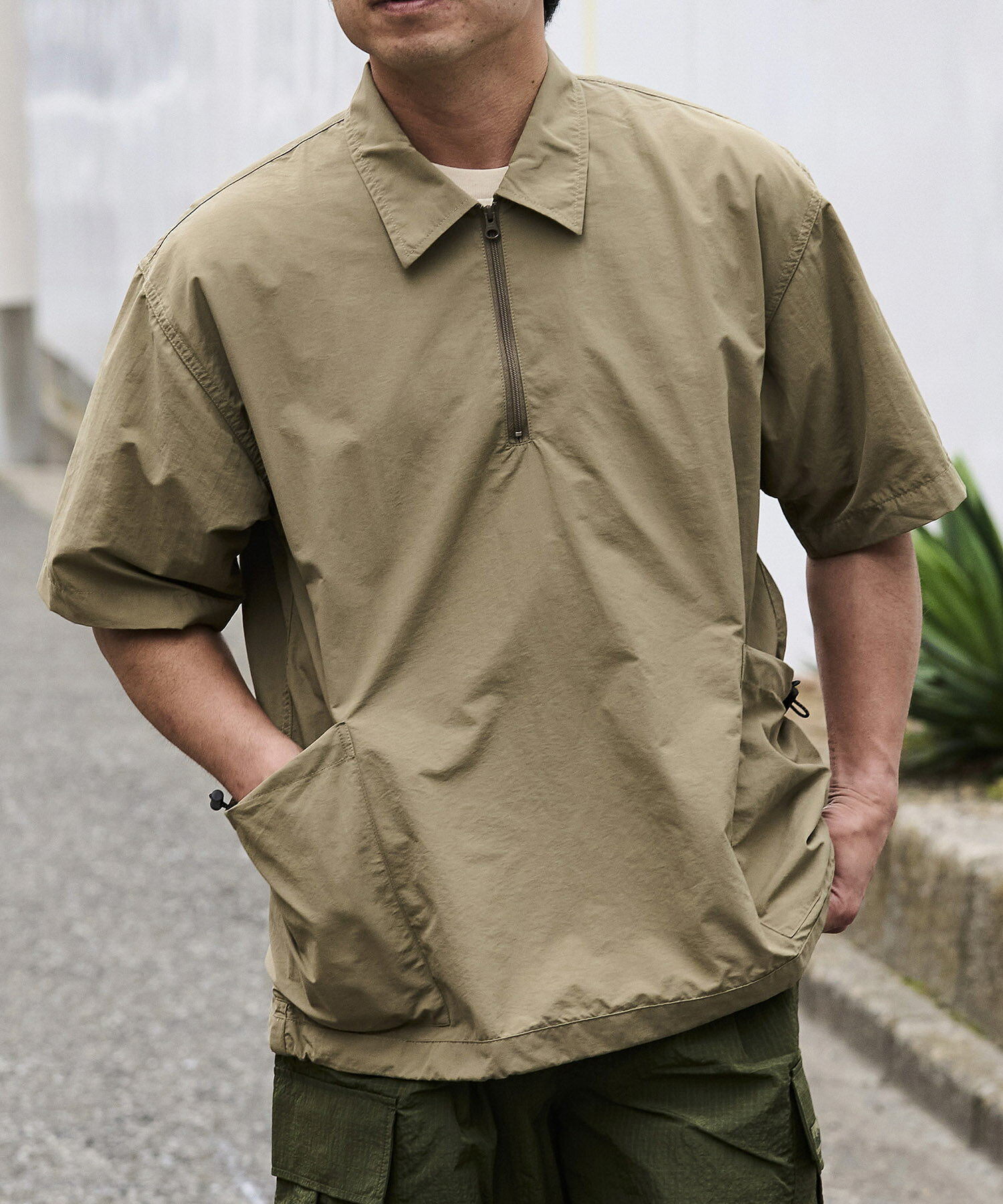 WILD THINGS S/S CAMP PULLOVER (ワイルドシングス ショートスリーブ キャンププルオーバー) 21SS SUPPLEX NYLONシリーズからS/SCAMP PULLOVERの登場。 DUPONT社が開発した高機...