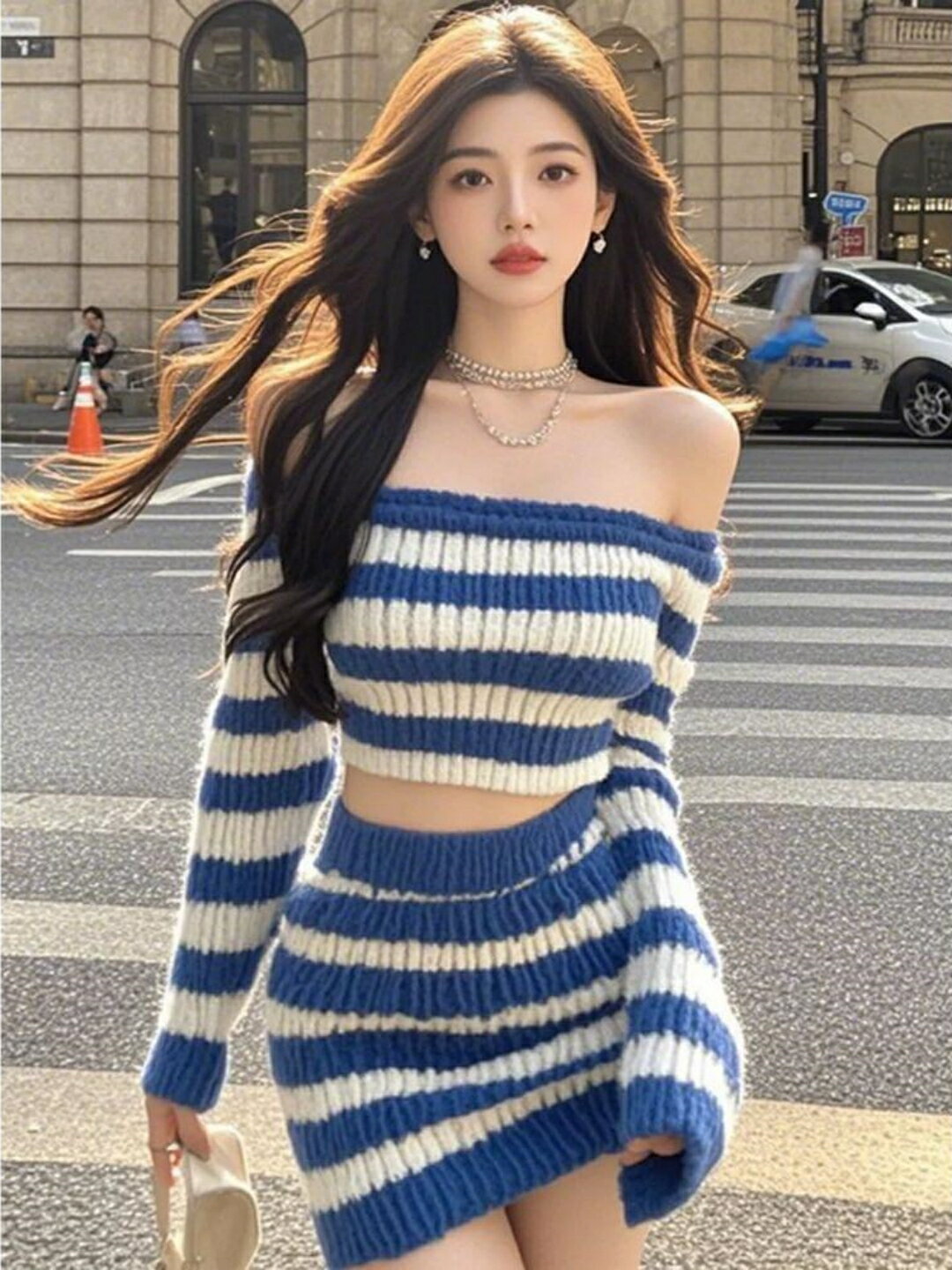 レディース ブルーホワイト カラーブロック オフショルダー ニットセットアップ ショートニットトップス ミニスカート 2点セット 秋 フレンチ風 エレガント 軽奢華 アクリル混 セーター素材 肌触り良好 新作