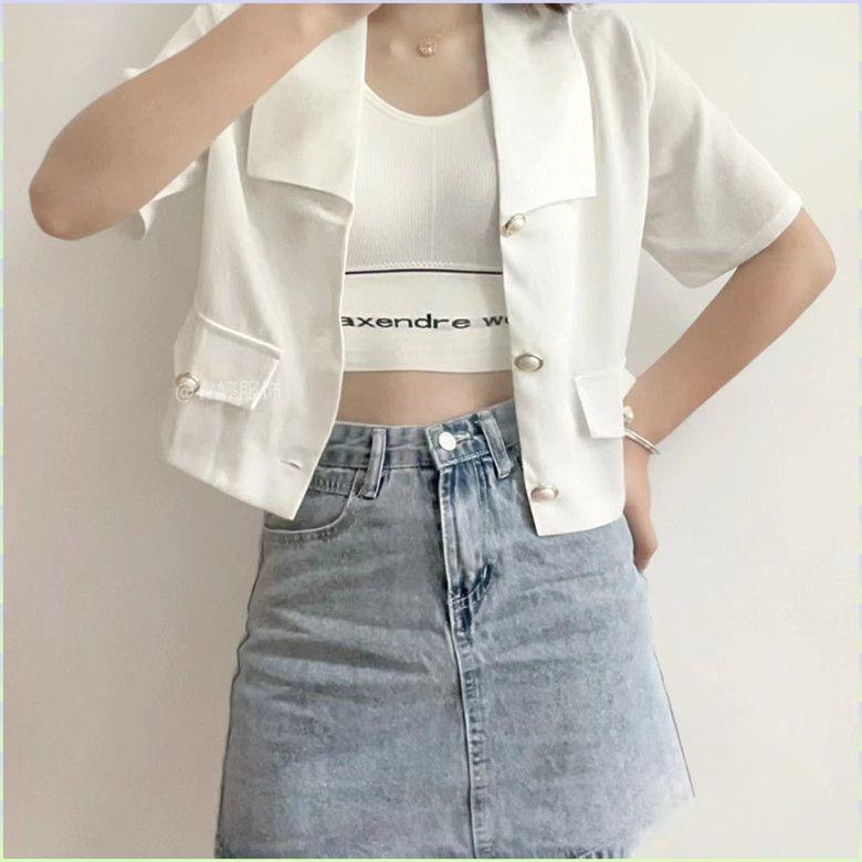 商品名:送料無料 フェイクポケット半袖ツイードジャケットレディース 韓国ファッション 半袖 ハーフスリーブ シャツカラー フェイクポケット ゴールドボタン ツイード スリム タイト 商品説明:ジャガード風 ツイード ノーカラー 半袖ジャケッ...