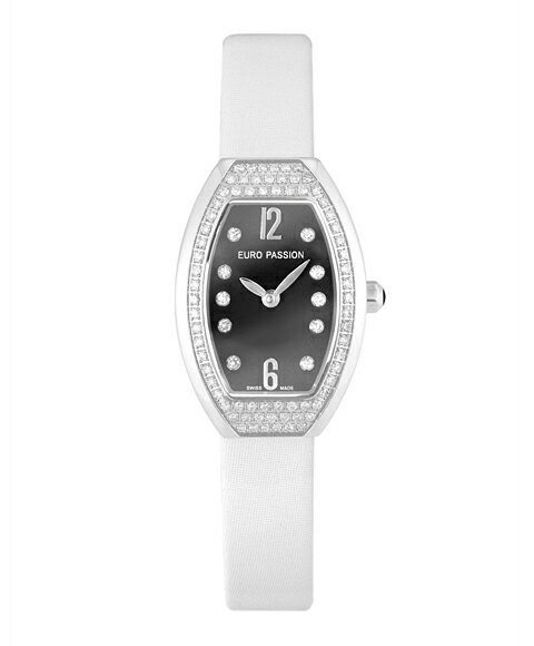 サイズ 約H32mm×W22mm 色 ダイヤル：パールブラックケース：シルバーストラップ：ホワイト 素材 ダイヤル：マザーオブパール、ダイヤ10粒ケース：ステンレススティール風防：サファイアクリスタルストラップ：サテン、レザー ムーブメント...