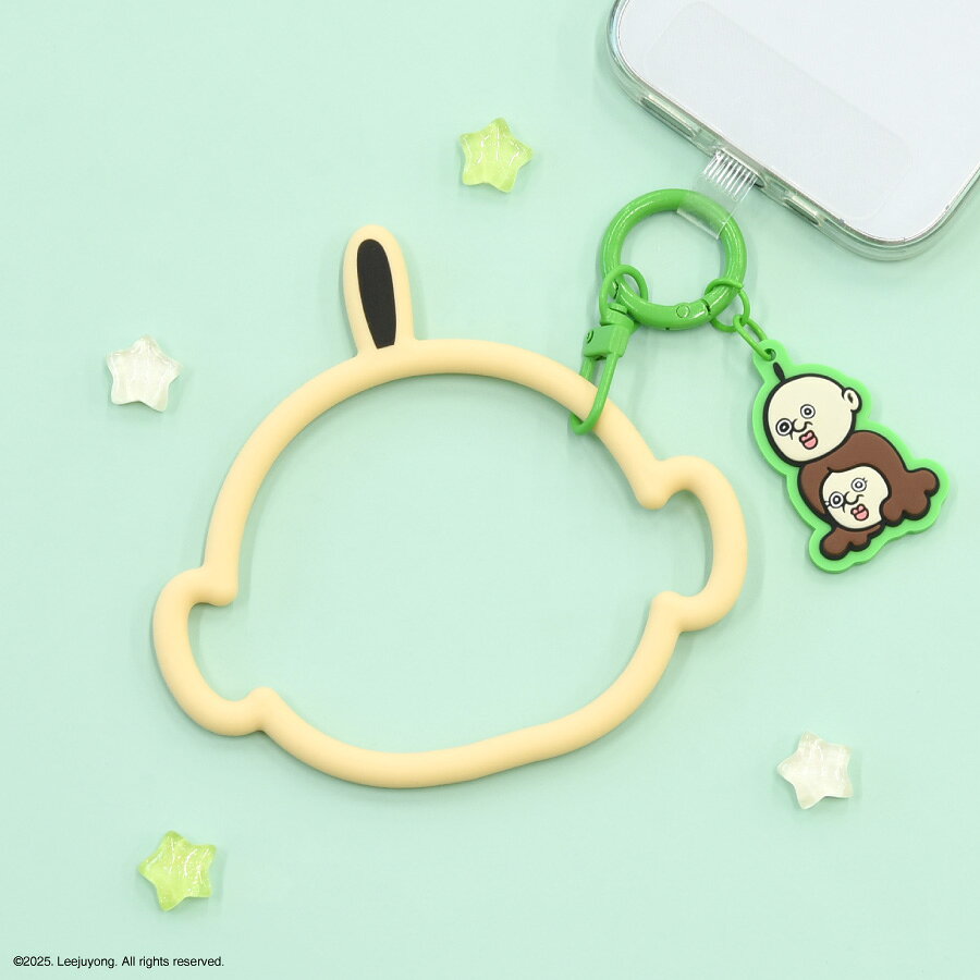 スマホケースの中に挟むだけでマルチに使えるスマホアクセサリです。シリコーン素材のブレスレットが付属しており、スマートフォンをファッショナブルに持ち歩くことができ、落下防止にも役立ちます。リング部分はカラビナになっており、カバン・ベルトループ...