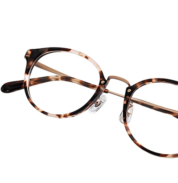 【 JxBUB (ブウブ) bub-032 】 bub-031 のエッジを丸くしたモデル。 ▼仕様 ・生産国:日本 made in japan ・素材:アセテート ・レンズサイズ:48mm ・ブリッジサイズ:20mm ・テンプルサイズ:14...