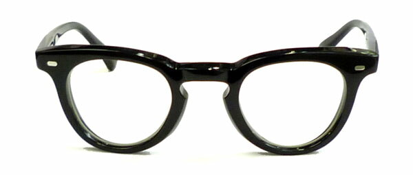 ▼仕様 ・生産国:made in japan ・素材:アセテート ・Wide:166mm ・Hight:44mm ・レンズサイズ:43mm ・ブリッジサイズ:27mm ・テンプルサイズ:140mm .efiLevol とのコラボレーションモ...