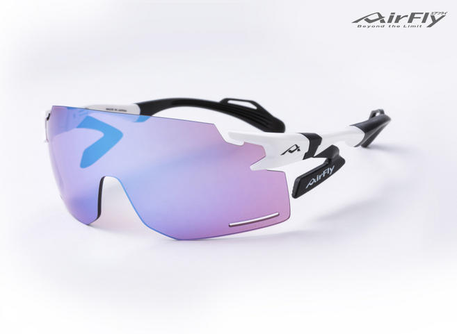 【 AirFly エアフライ AF-301-C2BK】 2025年12月下旬入荷予定 主に自転車用に開発されたエアフライAF-301BKシリーズ。上下左右に幅広い自転車用レンズがライディング時の前傾姿勢でもストレスフリーな視野をもたらし、風...