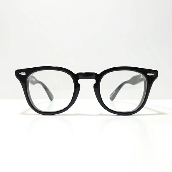 【 EFFECTOR (エフェクター) OPERATION 】 大きめのウェリントンタイプの”OPERATION”は、EFFETOR?らしい8mm厚の生地を使ったどっしりとしたモデル。鍵穴風のデザインになったブリッジも印象的。飾り鋲はシルバ...