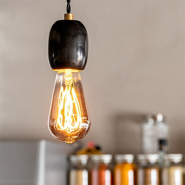 メーカー希望小売価格はメーカーサイトに基づいて掲載しています 商品概要 商品番号 2011178 商品について マーブル模様と真鍮の組み合わせがスタイリッシュなペンダントライト。 トイレや玄関などの小さなスペースに最適。カウンターキッチンや...