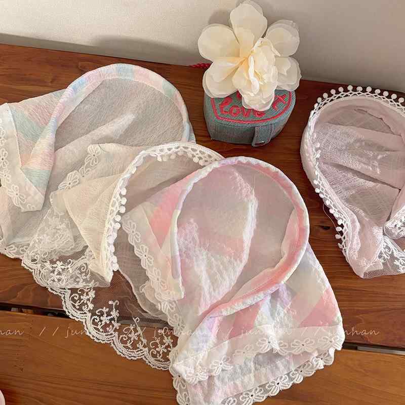 ・カテゴリ: ヘアアクセサリー・ヘアアクセサリー種類: クリップ・主な素材: 布製・加工方法: 手作業・柄: 幾何学模様・スタイル: オフィスカジュアル・対象: 女性・カラー展開: ピンク・水色系、パープル・イエロー系