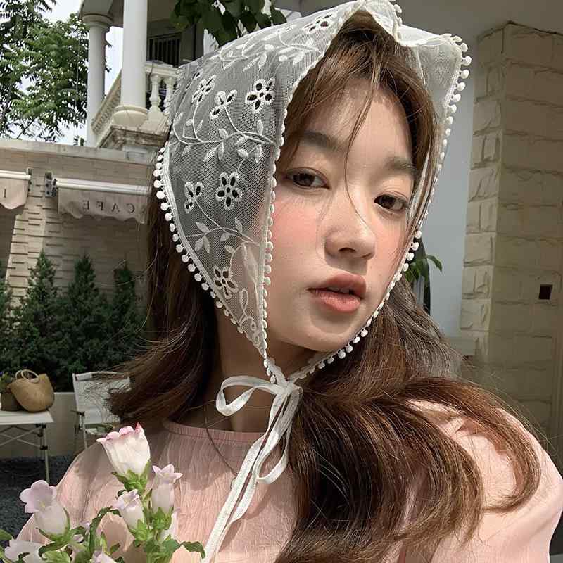 ・対象性別: 女性・対象年齢: 成人・素材: ポリエステル・編み方: 経編・柄: 花柄・加工: 刺繍・装飾: レース・スタイル: 韓国風・カラー展開: ホワイト、ブラック