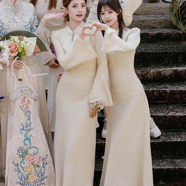 ・カテゴリ: フォーマルドレス、イブニングドレス・主な素材: ポリエステル 50%～70%未満・生地: ネットガーゼ・スタイル: エスニック、トライバル・性別: 女性・対象年齢: 大人・ネックライン: スクエアネック・フロントデザイン: ラ...